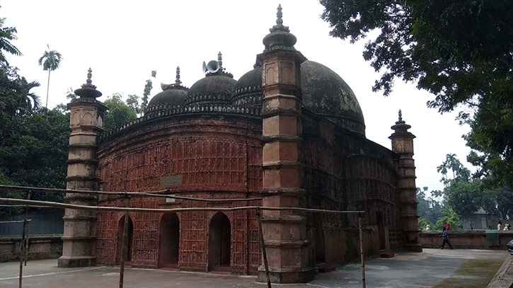 আতিয়া জামে মসজিদ অনন্য যে কারণে..