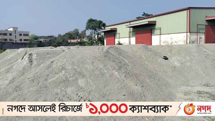 ছাড়পত্র পাচ্ছে না আমদানি করা ২৭০০ টন পাথরের ‘ডাস্ট’