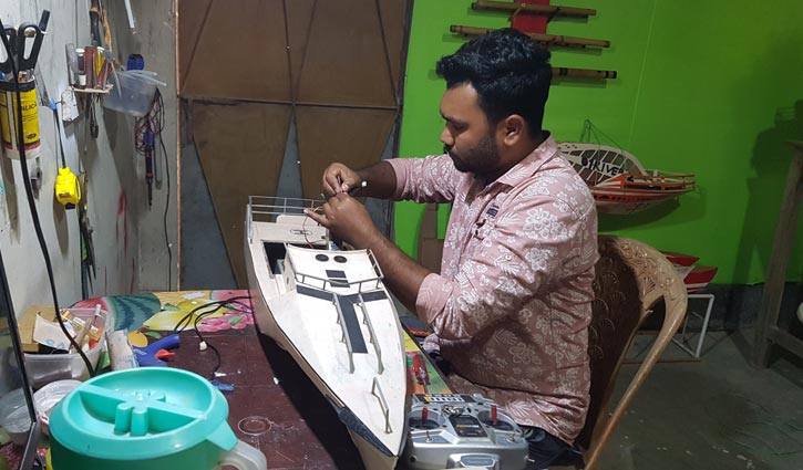 নৌবাহিনীর জন্য প্রযুক্তিনির্ভর ‘ডেমো’ জাহাজ বানালেন বেলায়েত