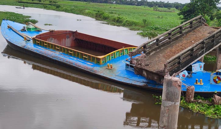 Bridge knocked down by bulkhead in Cumilla