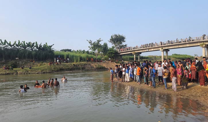 নদীতে প্রতিমা বিসর্জন দিতে গিয়ে দুই শিক্ষার্থী নিখোঁজ