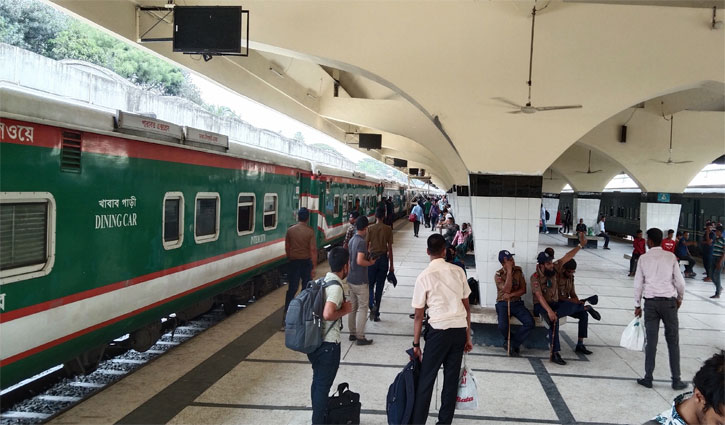 ঈদযাত্রা: প্রথমদিন বিলম্বে ছাড়লো ৩ ট্রেন | জাতীয়