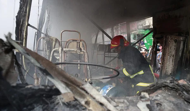 Two buses set on fire in capital’s Maniknagar