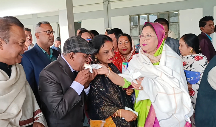 কালীগঞ্জে বড়দিনে আ. লীগ ও স্বতন্ত্র প্রার্থীর শুভেচ্ছা বিনিময়