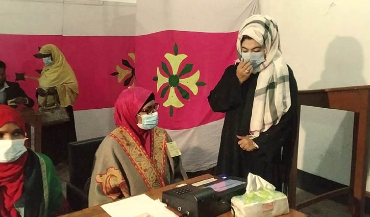 ভোট না দিয়েই ফিরে গেলেন ‘নিখোঁজ’ আসিফের স্ত্রী