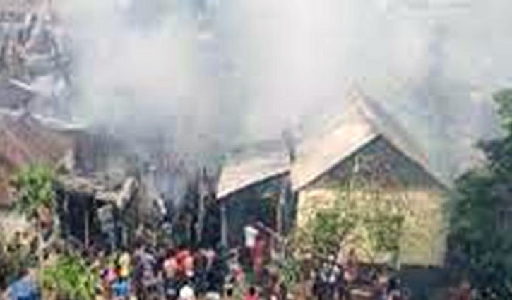 আগুনে পুড়লো শ্রমিক কলোনির ১৫ ঘর