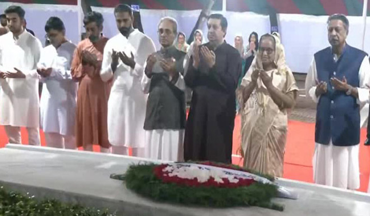 PM pays homage to Bangabandhu