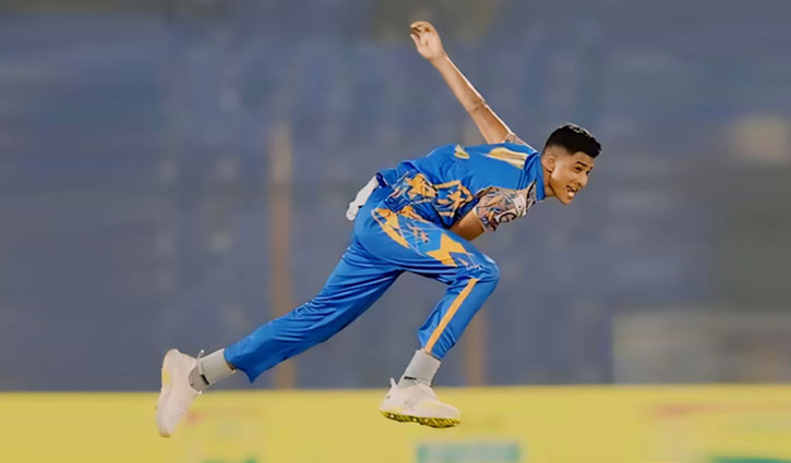 হাথুরুসিংহের যে বার্তার পর টেস্ট দলে নাহিদ রানা