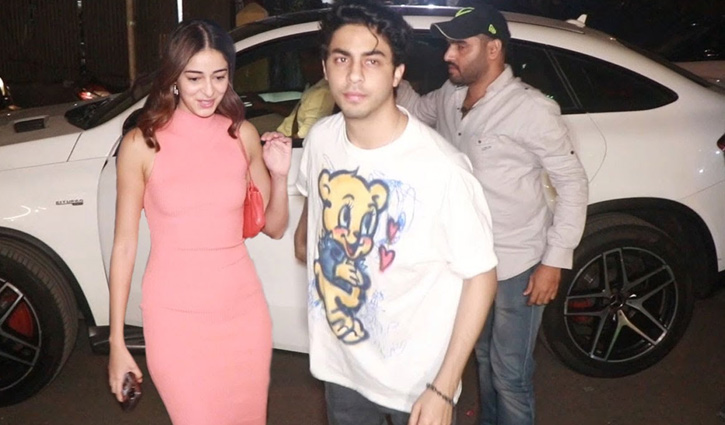 অনন্যা পান্ডের কোন গোপন ভিডিও ফাঁসের হুমকি দিতেন আরিয়ান?