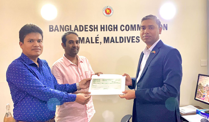 বন্যার্তদের জন্য প্রধান উপদেষ্টার ত্রাণ তহবিলে মালদ্বীপের সংবাদকর্মীদের ...