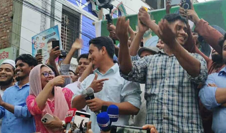 ‘দুলাভাই’ স্লোগানে মুখরিত এনসিপির মঞ্চ, উৎসাহ দিলেন হাসনাত