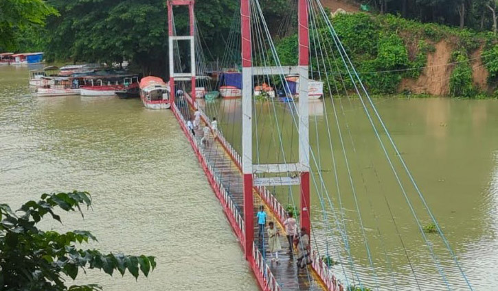 ডুবেছে রাঙামাটির ঝুলন্ত সেতু, পারাপারে নিষেধাজ্ঞা